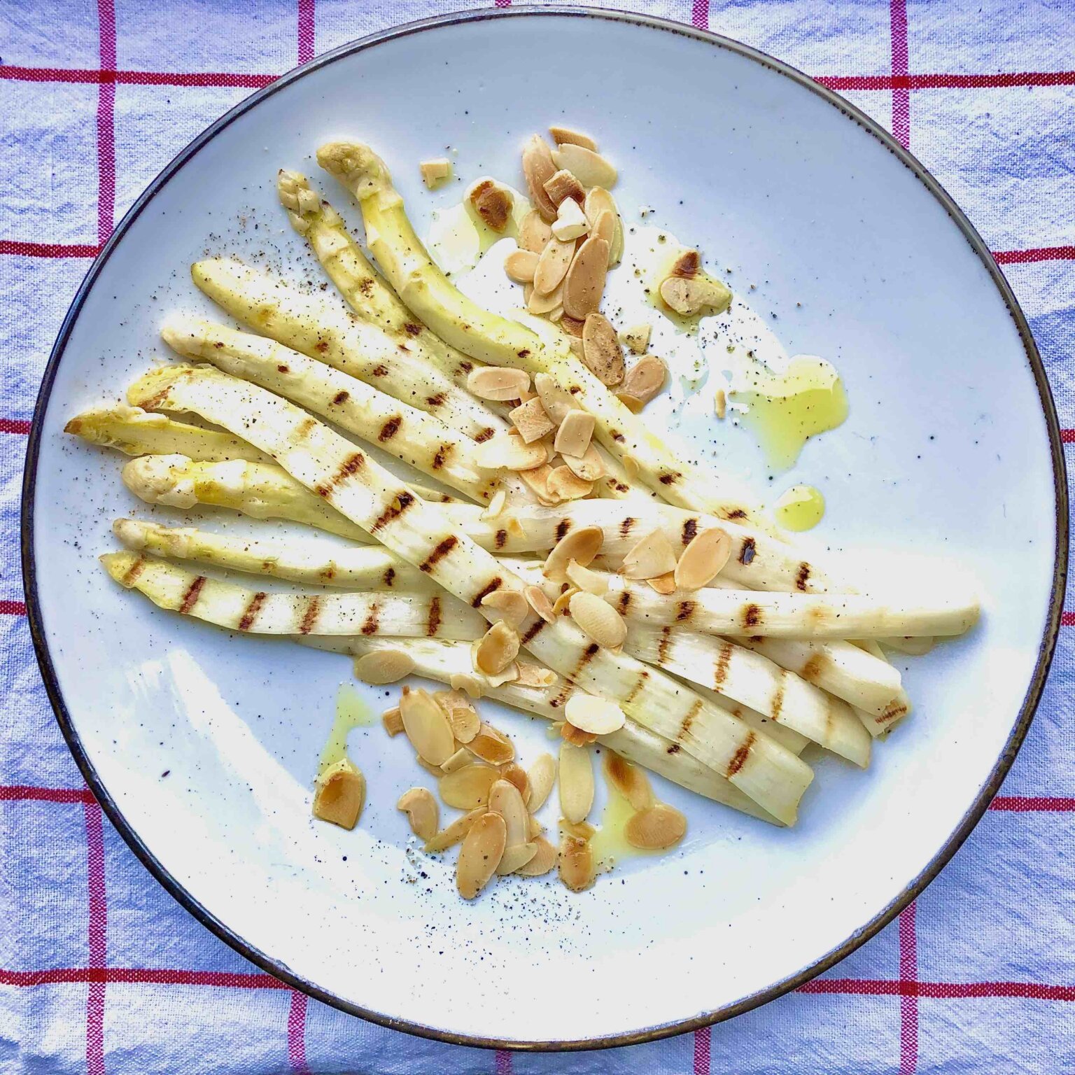 Asperges pekelen en grillen - Koken met Kennis