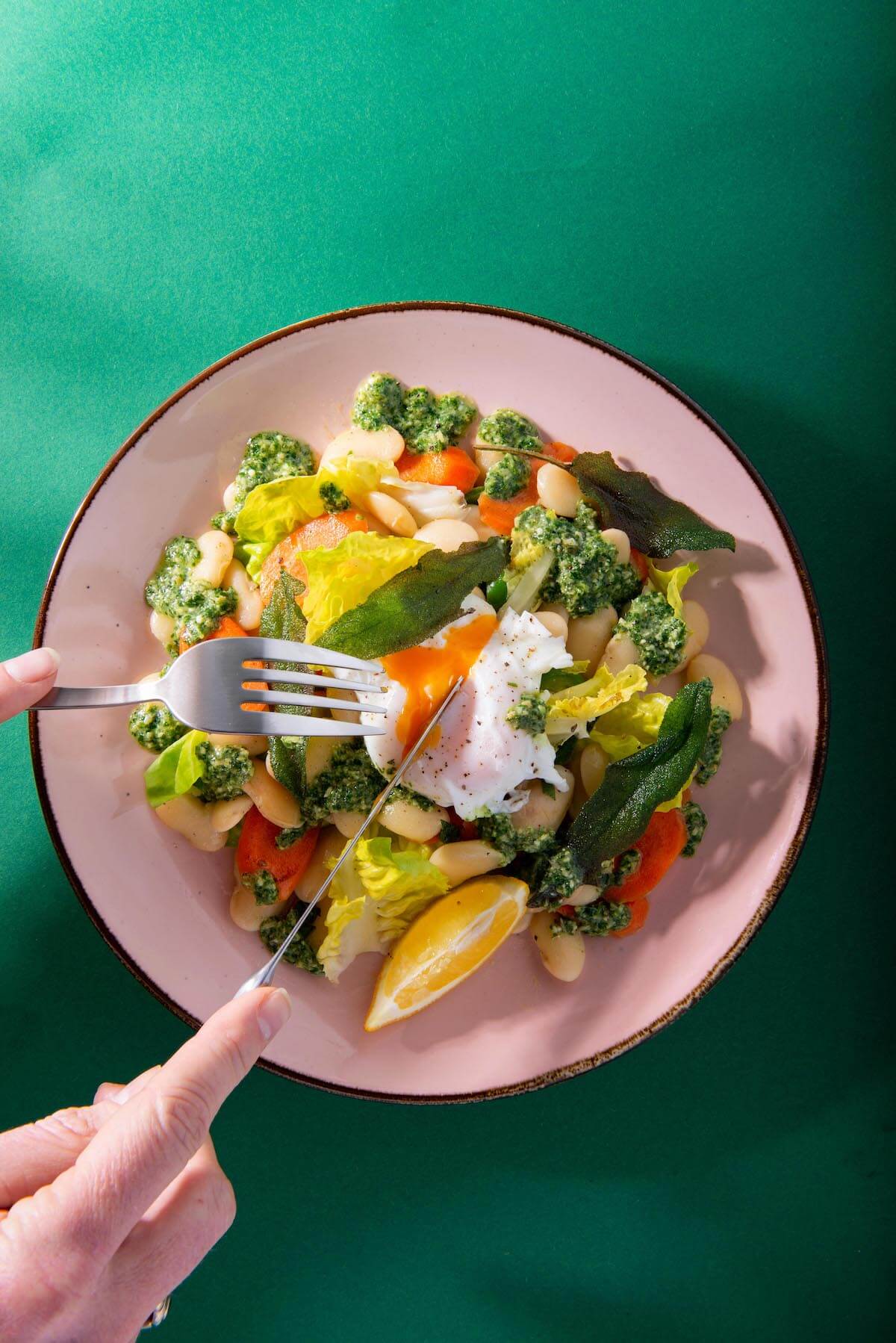 Salade van limabonen met gepocheerd ei - Koken met Kennis